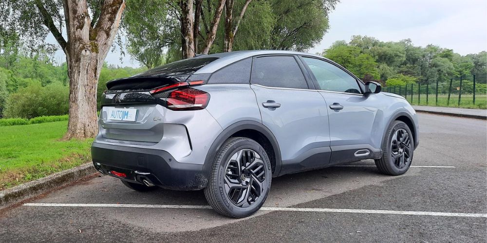 C4 vs DS4 : le match des berlines - AutoJM Mag