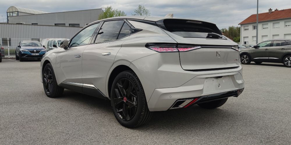 C4 vs DS4 : le match des berlines - AutoJM Mag